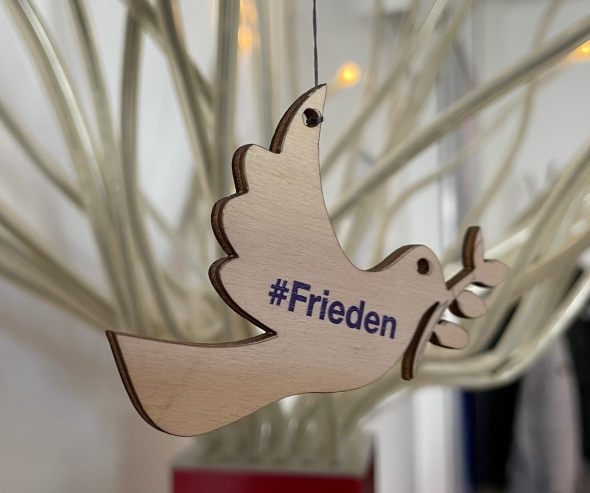 Friedenstaube mit Spendenanteil | Friedenstaube aus Pappelholz ...